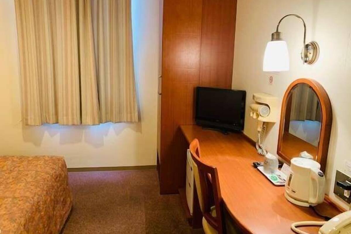 Ferro/tábua de engomar, Wi-fi grátis, roupa de cama fornecida