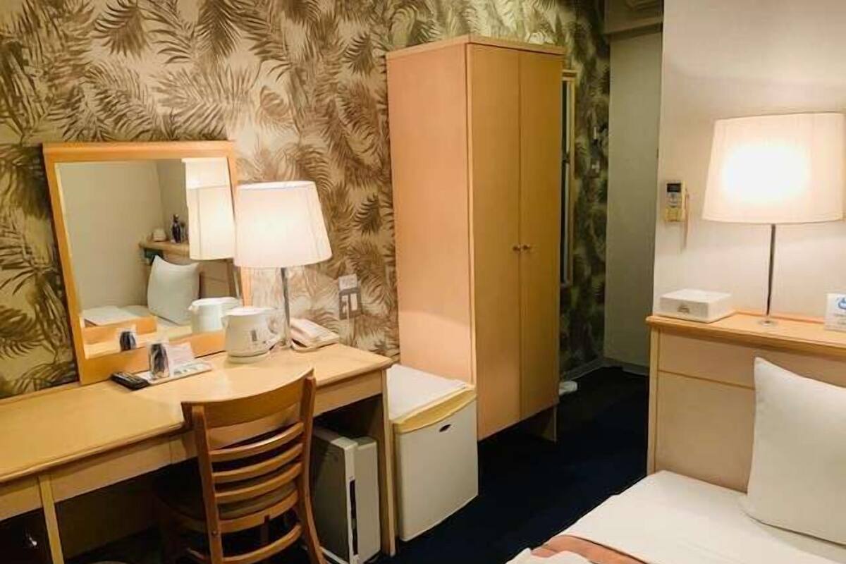 Ferro/tábua de engomar, Wi-fi grátis, roupa de cama fornecida