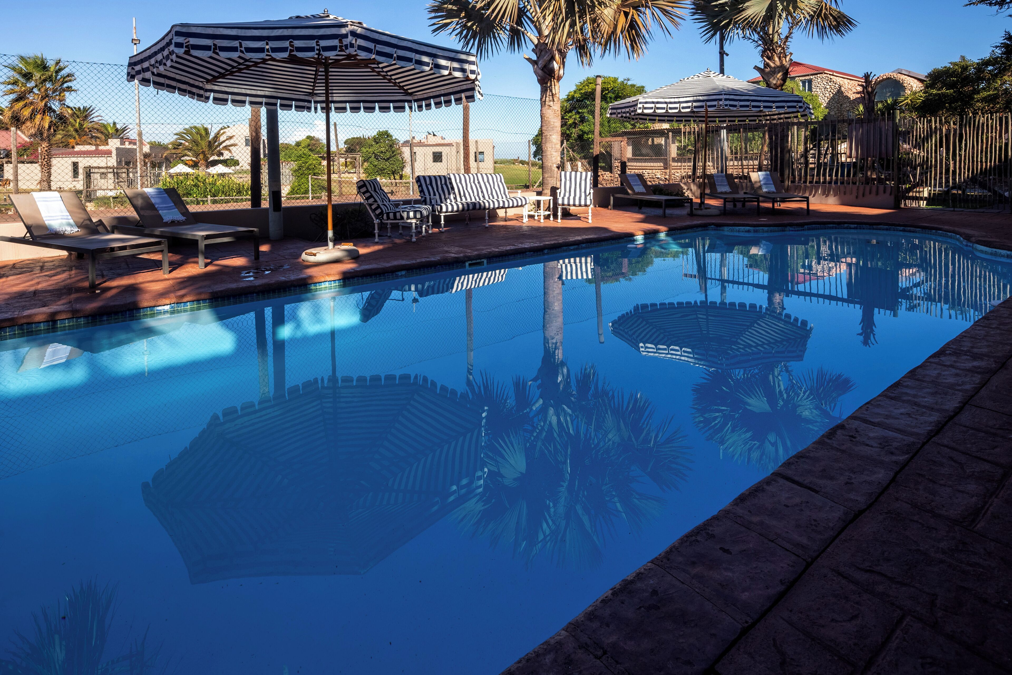 2 piscinas externas, guarda-sóis, espreguiçadeiras