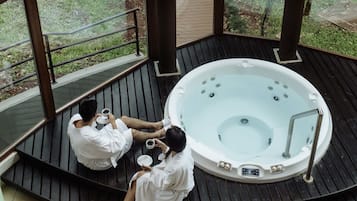 Sauna, massagens de pedras quentes, massagens suecas