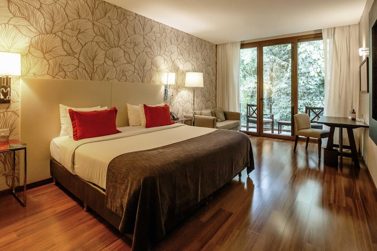 Quarto Superior, 1 cama king-size | Minibar, cofre no quarto, secretária, quartos insonorizados 
