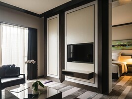 Suíte superior, 1 cama King, acesso ao Club Lounge | Frigobar (abastecido com alguns itens grátis), cofres nos quartos