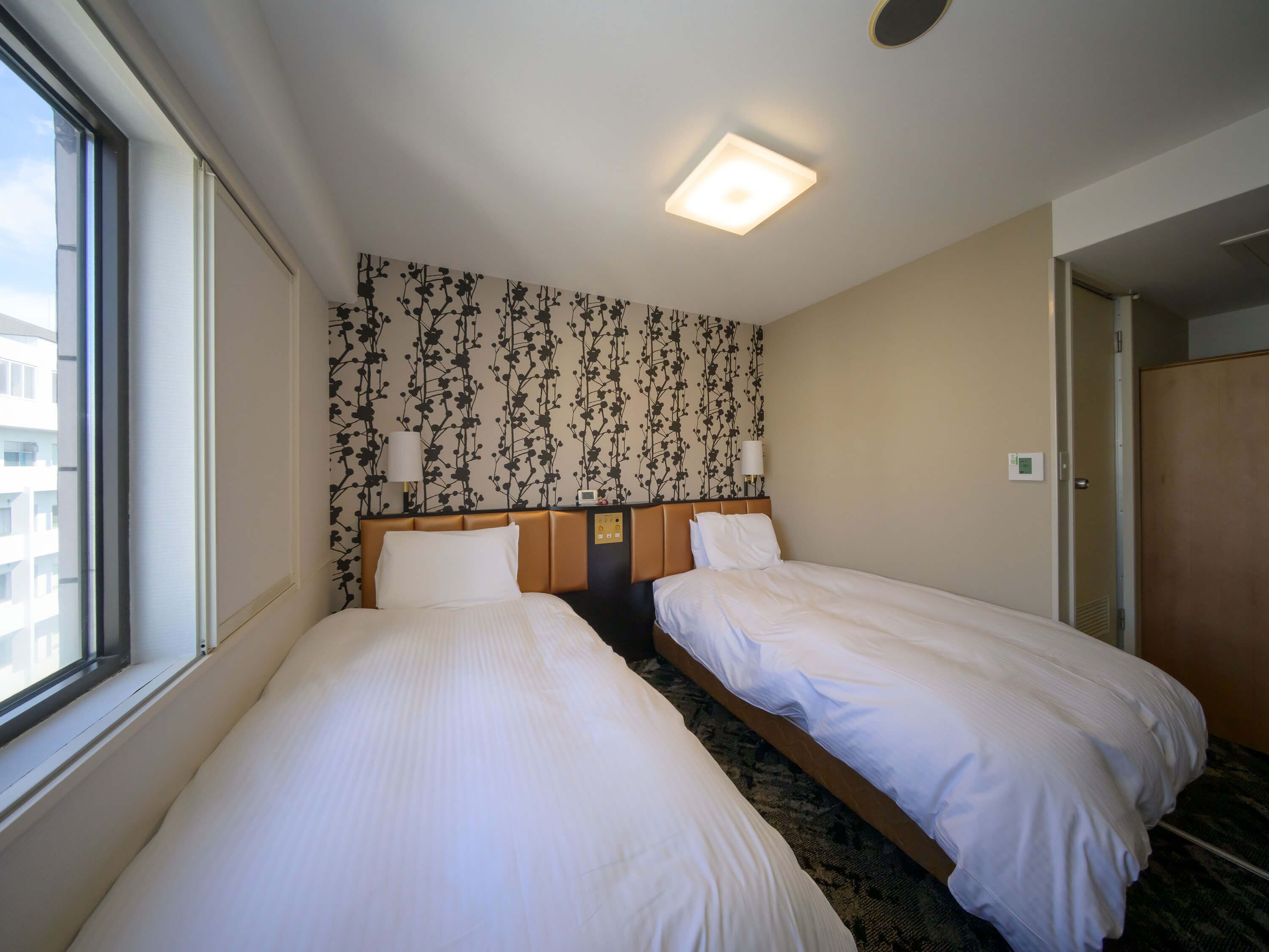 Quarto duplo, 2 camas de solteiro, para não fumantes | Escrivaninha, ferros/tábuas de passar roupa, Wi-Fi de cortesia