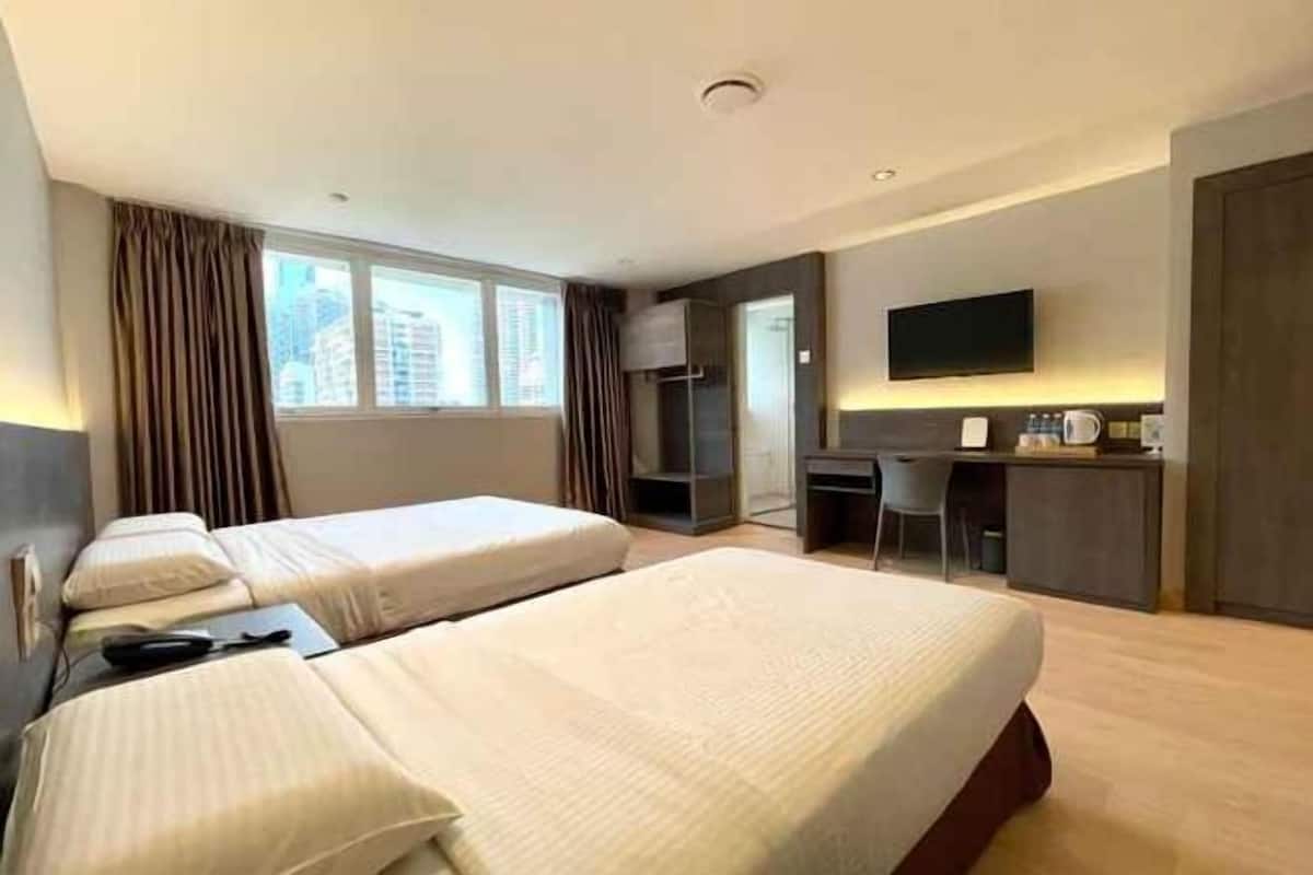 Minibar, cofre no quarto