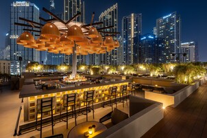 5 restaurantes: servem almoços, jantares e brunches