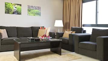 Apartamento, 2 quartos | Área de estar | TV LCD