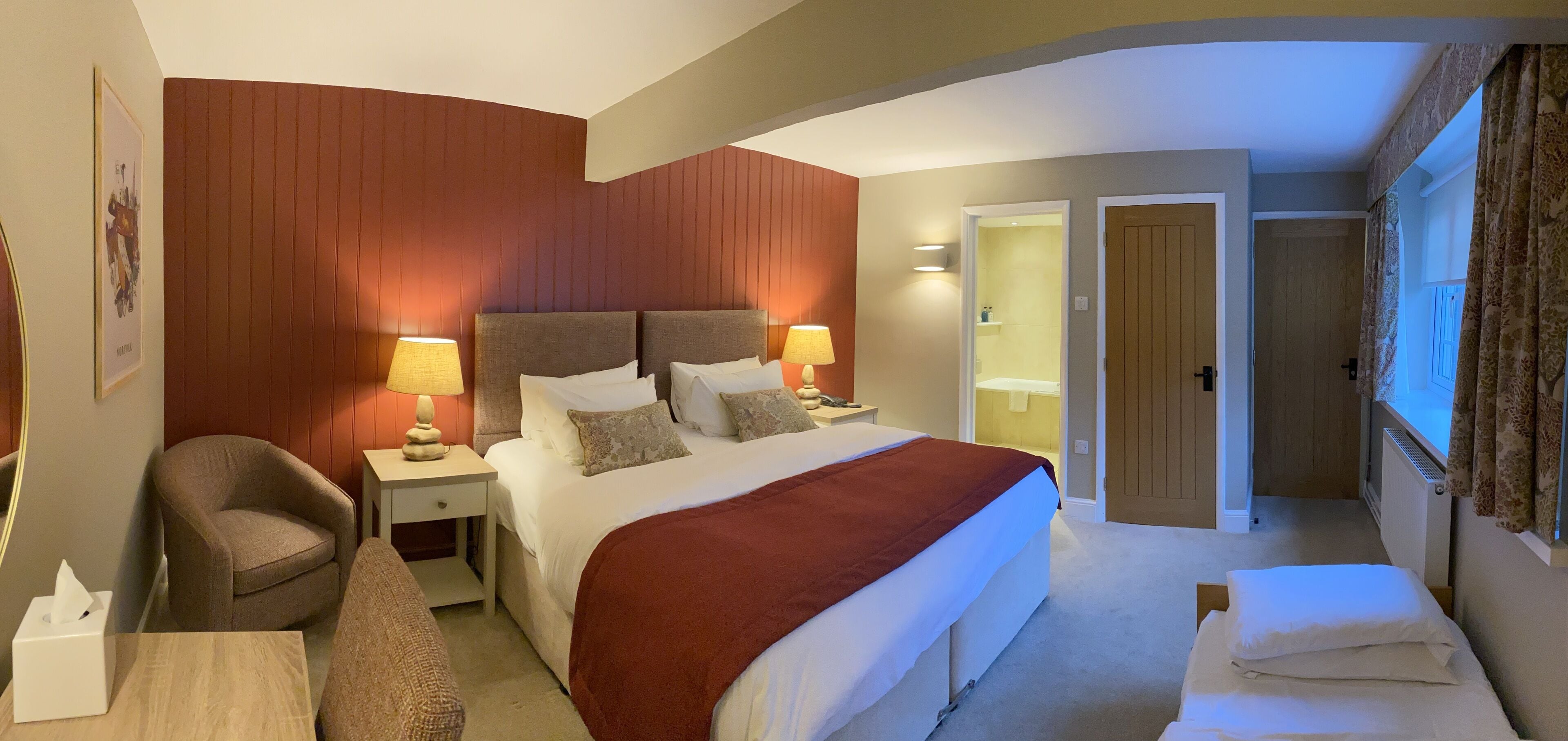 Quarto Triplo Familiar | Ferro/tábua de engomar, Wi-fi grátis, roupa de cama fornecida 