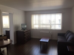 Quarto solteiro básico, 1 quarto | Quartos à prova de som, Wi-Fi de cortesia, roupa de cama
