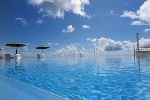 Piscina exterior sazonal 