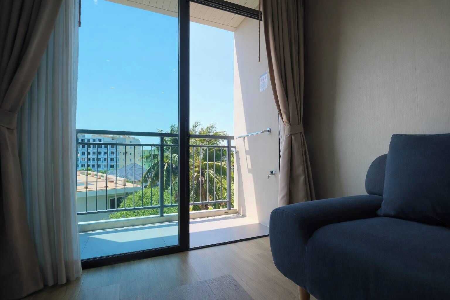 Suite Júnior | Sala de estar | Televisor LCD 