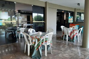 Pequenos-almoços, almoços e jantares servidos 