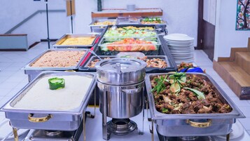 Café da manhã, almoço e jantar