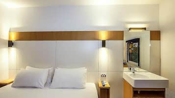 Quarto standard, 1 cama Queen | Wi-Fi de cortesia, roupa de cama