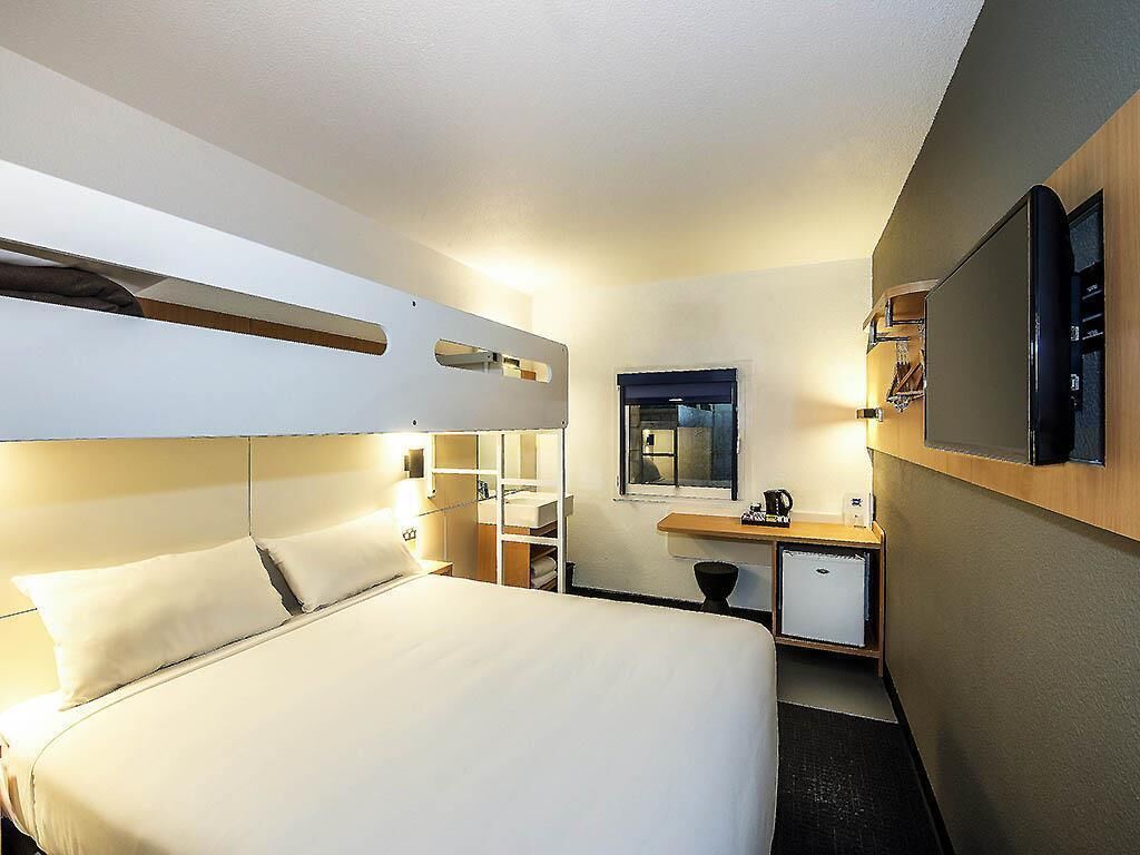 Quarto, várias camas | Wi-Fi de cortesia, roupa de cama