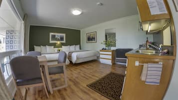 Suite, 2 camas queen-size, cozinha | Roupa de alta qualidade, secretária, Wi-fi grátis