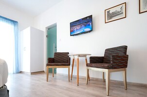 Quarto casal ou duplo | Cofres nos quartos, escrivaninha, quartos à prova de som