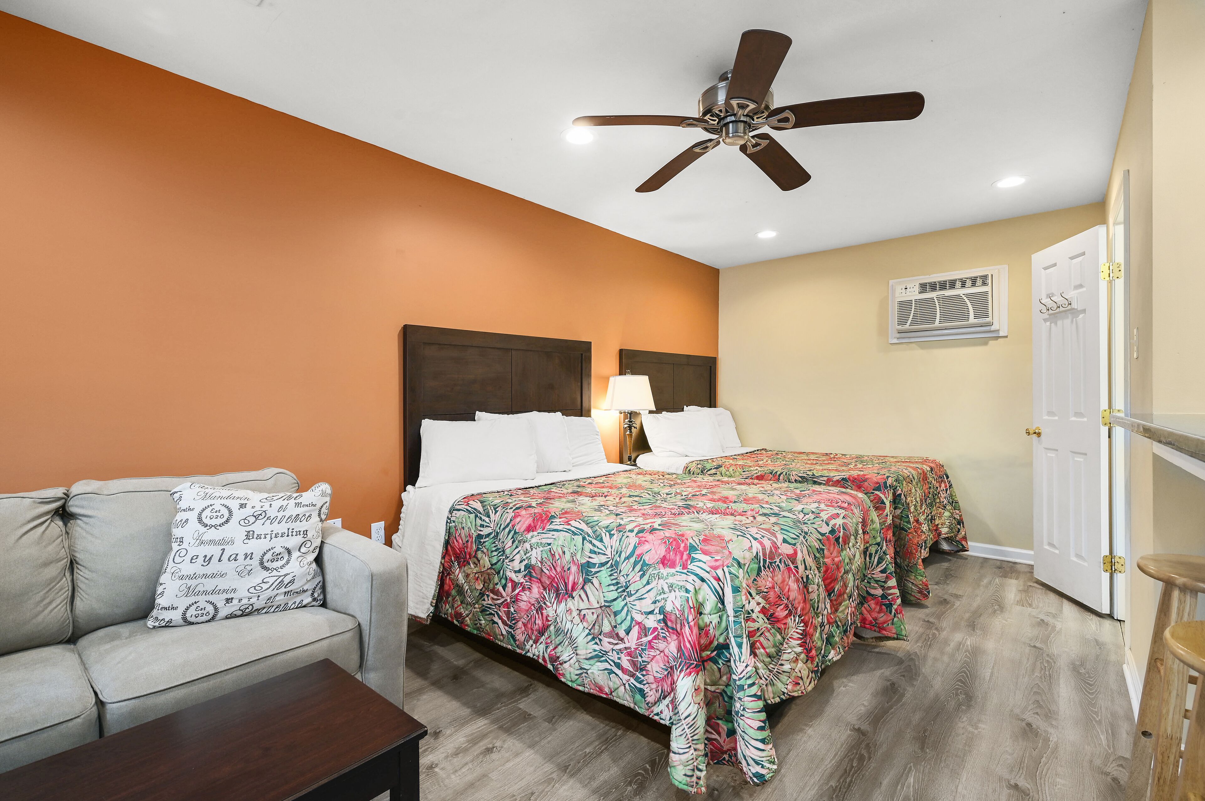 Commander Beach House Hotel in Ocean City: Find Hotel Reviews, Rooms ...