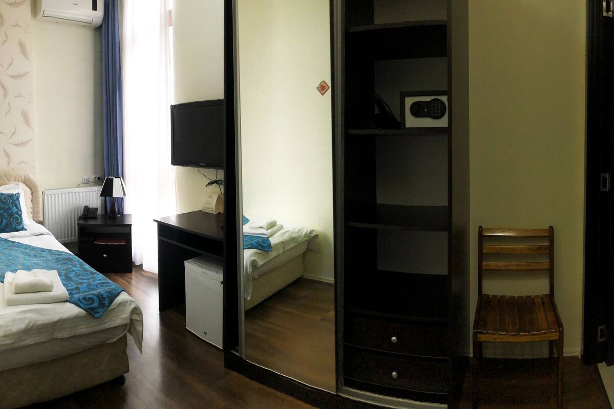 Quarto solteiro standard | 1 quarto, cofres nos quartos, quartos à prova de som, Wi-Fi de cortesia