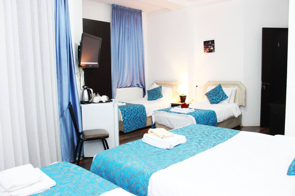 Quarto família, sacada | 1 quarto, cofres nos quartos, quartos à prova de som, Wi-Fi de cortesia