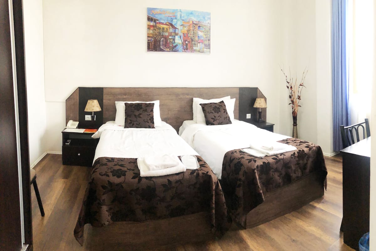 Quarto duplo superior | 1 quarto, cofres nos quartos, quartos à prova de som, Wi-Fi de cortesia