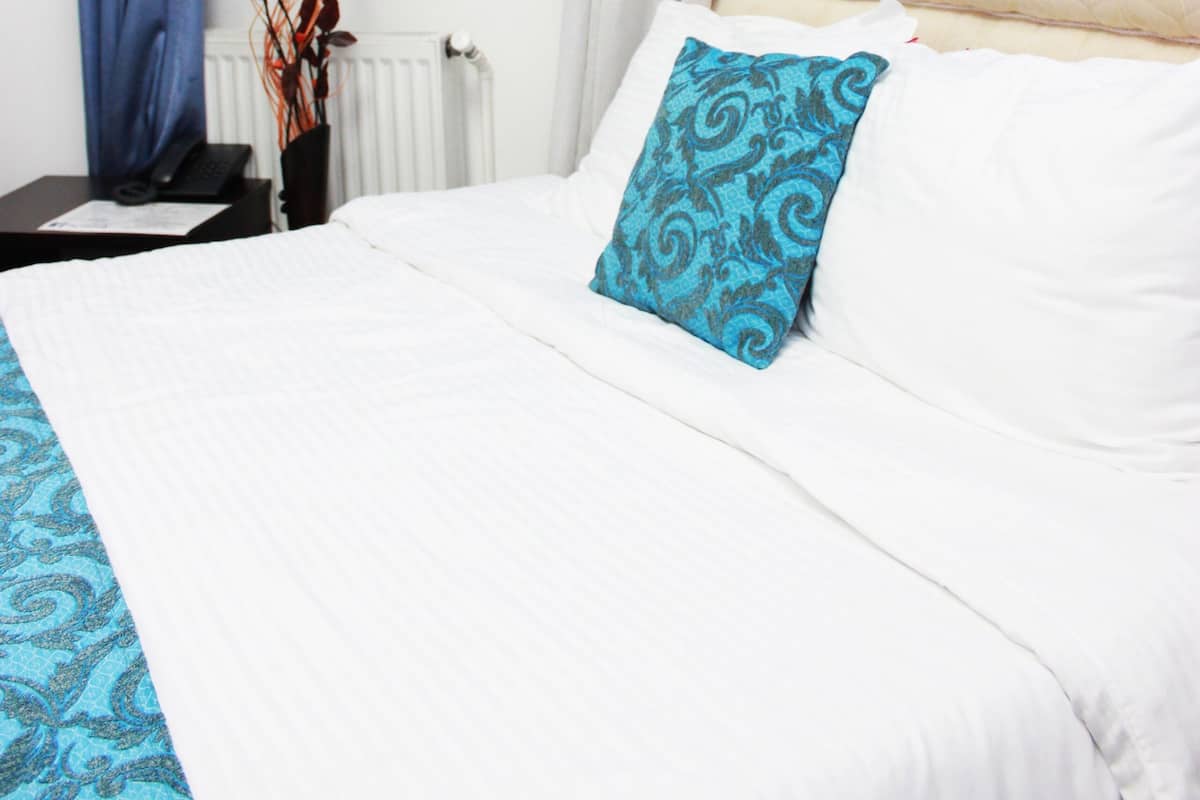 Quarto casal superior, sacada | 1 quarto, cofres nos quartos, quartos à prova de som, Wi-Fi de cortesia