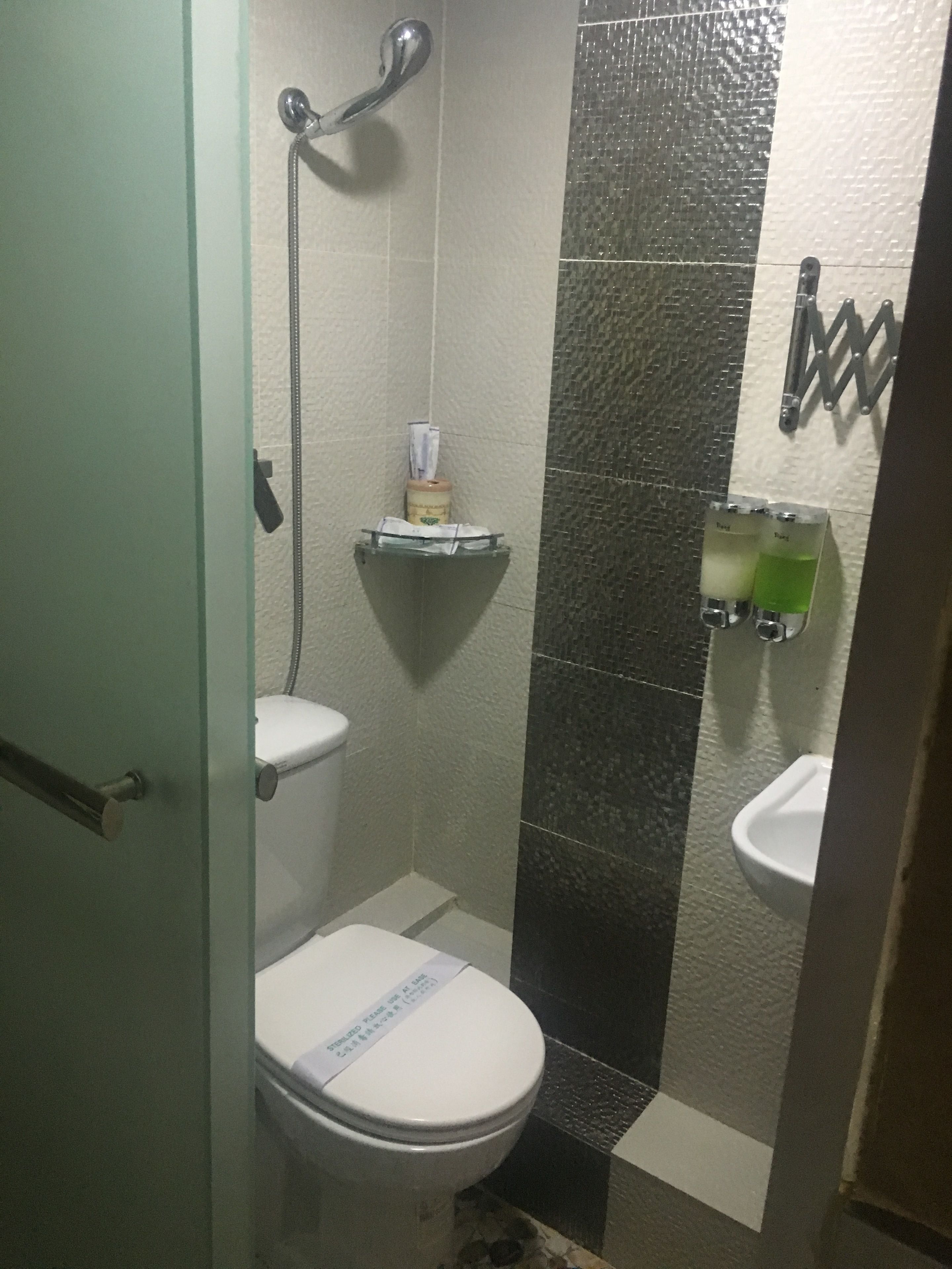 Quarto duplo standard | Banheiro | Chuveiro, secador de cabelo (mediante solicitação), toalhas de banho 