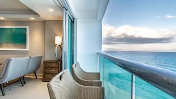 Penthouse, 2 quartos, varanda | 1 quarto, cofre no quarto, cortinas/cortinados opacos