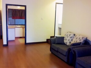 Suíte estúdio (Apartment, Mountain View with Balcony) | Sala de estar | TV LCD