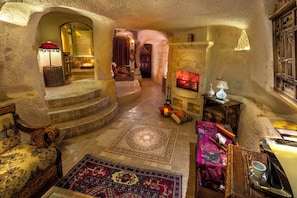 Suite de Luxo (Cave) | Casa de banho | Artigos de higiene pessoal grátis, um secador de cabelo, roupões 