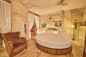 King Cave Suite | 1 quarto, roupas de cama premium, frigobar, cofres nos quartos