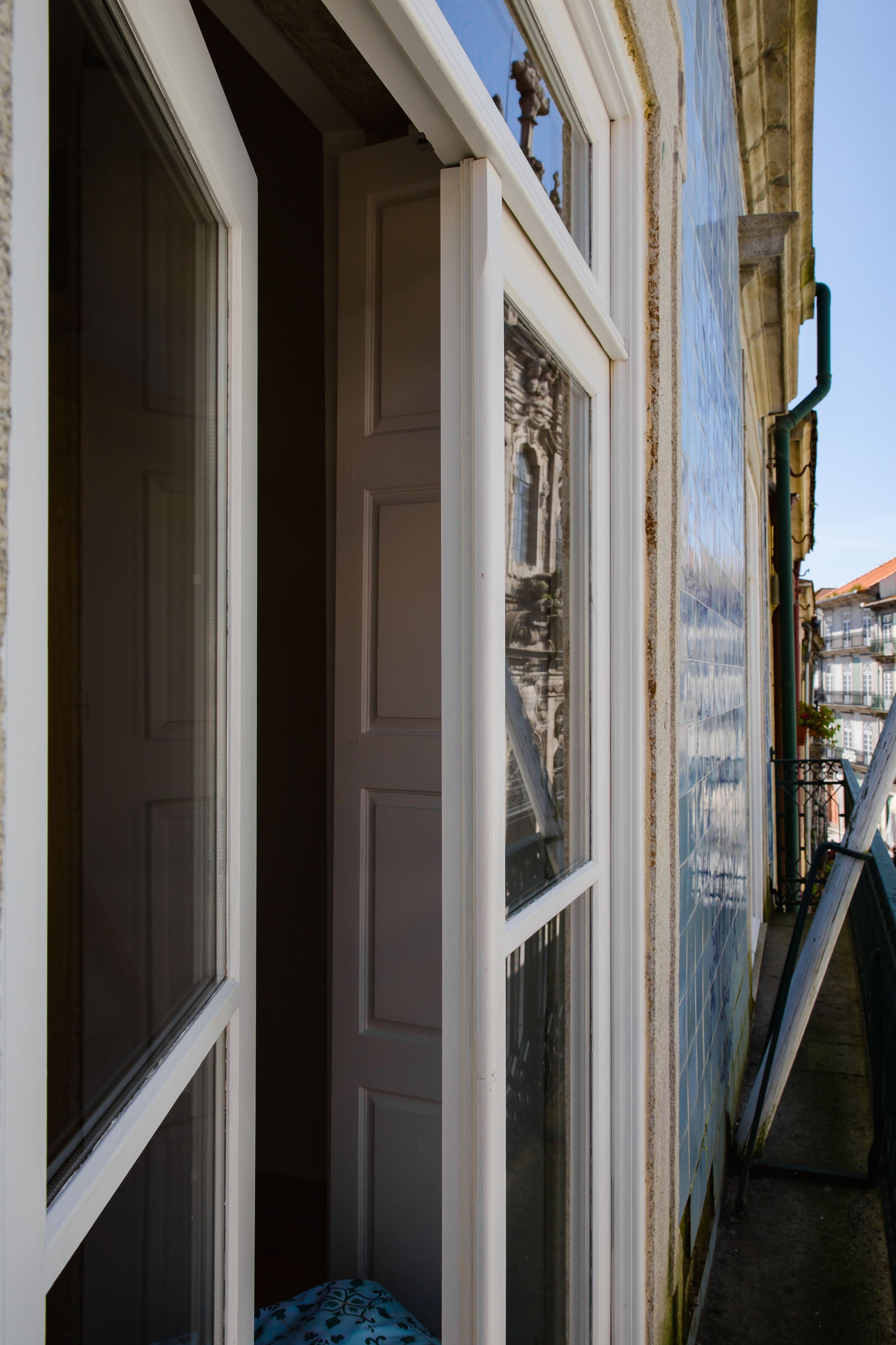 Estúdio Júnior | Entrada do alojamento