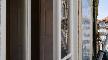 Estúdio Júnior | Entrada do alojamento