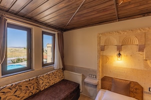 Quarto triplo standard | Frigobar, cofres nos quartos, Wi-Fi de cortesia