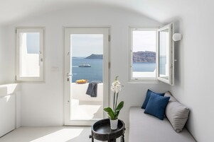 Suite Lua de Mel, banheira de hidromassagem grande, vista para o mar (Petite Honeymoon Suite) | Roupa de alta qualidade, minibar com produtos grátis, cofre no quarto 