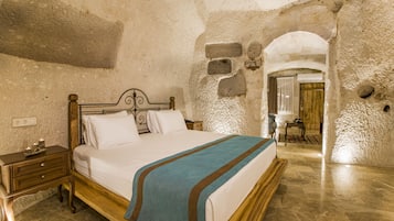 King Suit, One Double Bed, Non Smoking | 1 quarto, roupa de alta qualidade, minibar, cofre no quarto