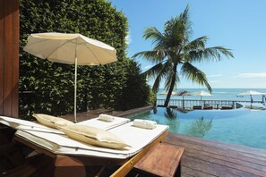 Piscina externa, funciona das 8h às 21h30, guarda-sóis, espreguiçadeiras