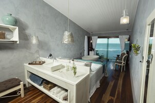 Suíte júnior | Frigobar, cofres nos quartos, cortinas blackout, Wi-Fi de cortesia