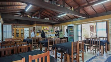 Café da manhã feito na hora grátis todos os dias