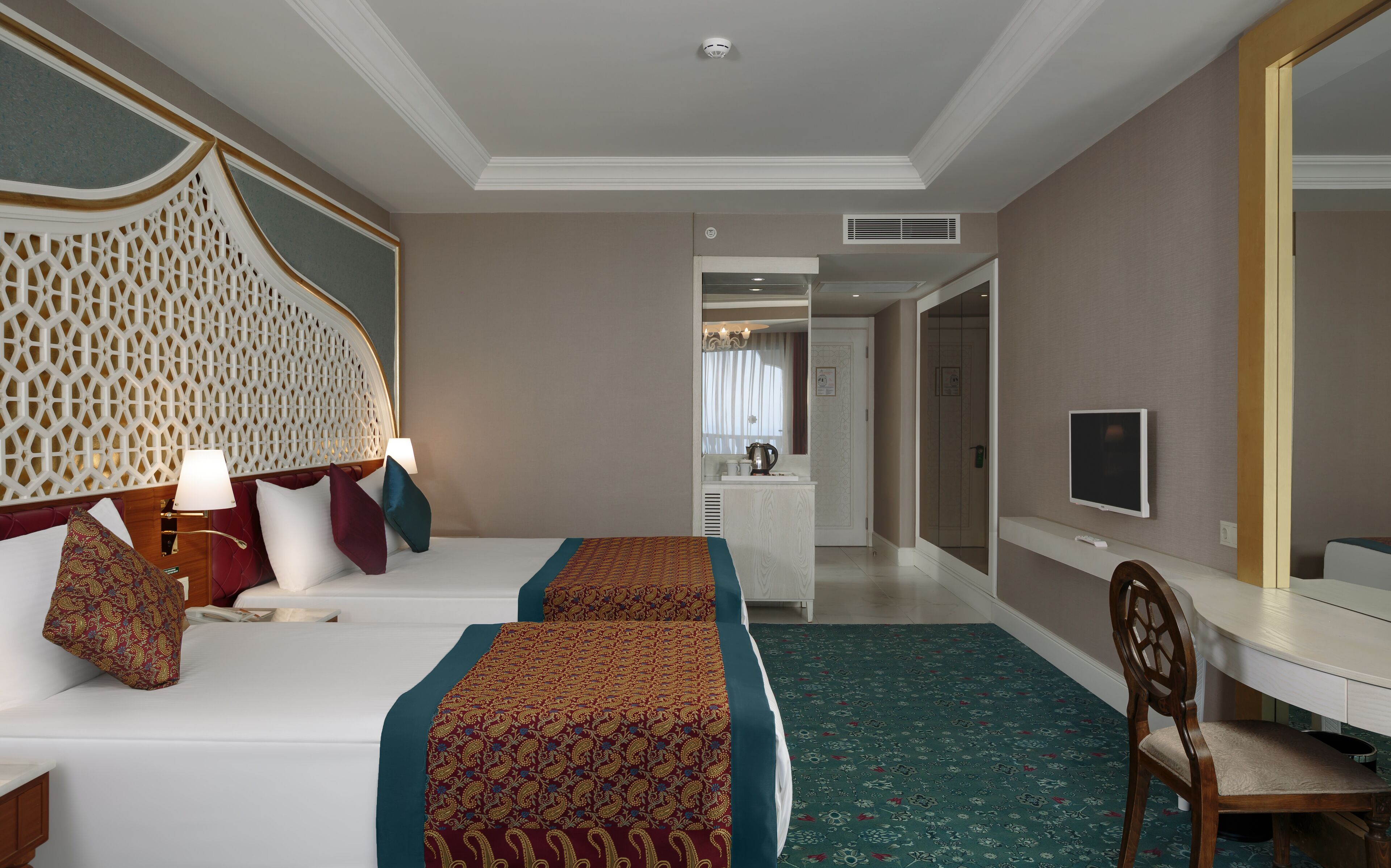 Minibar grátis, cofre no quarto, Wi-fi grátis, roupa de cama fornecida 