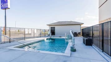 Piscina exterior sazonal