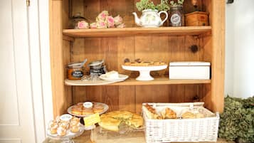 Café da manhã continental todos os dias (EUR 15 por pessoa)