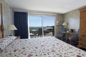 Quarto, 1 cama King, sacada | Escrivaninha, cortinas blackout, ferros/tábuas de passar roupa