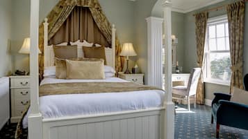 Quarto Deluxe, 1 cama king-size, não fumadores (Four Poster Bed) | Secretária, ferro/tábua de engomar, berços/camas para crianças