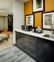 King, Estúdio, 1 cama king-size, não fumadores, kitchenette | Kitchenette privada | Um frigorífico, um micro-ondas, uma cafeteira/bule 