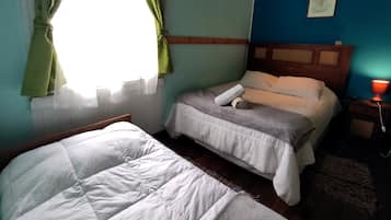 Quarto triplo | Individualmente mobiliados, ferros/tábuas de passar roupa
