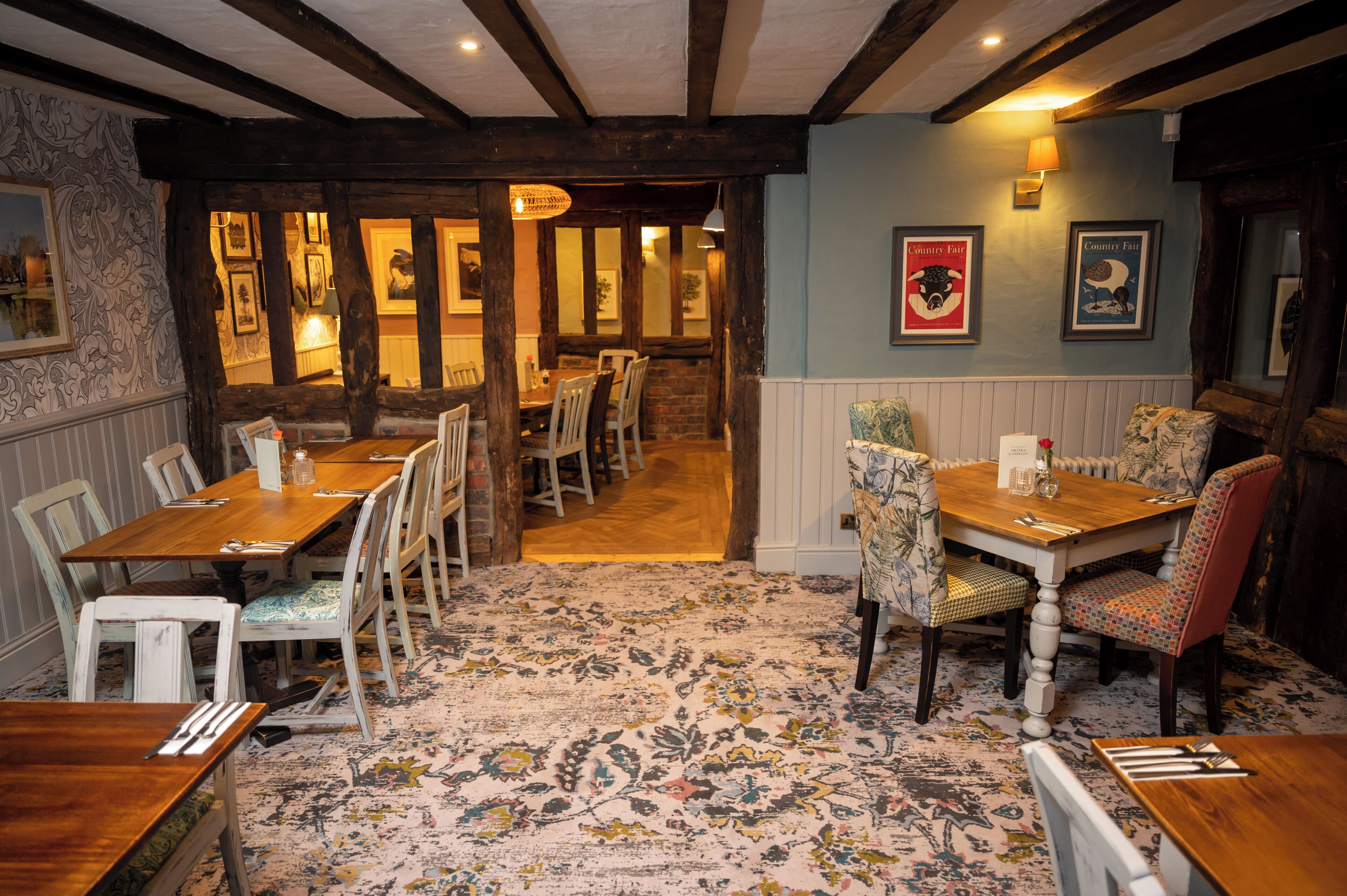 Pequenos-almoços, almoços, jantares servidos, cozinha britânica 