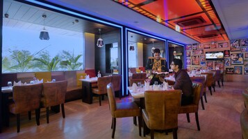 Café da manhã com buffet todos os dias mediante uma taxa