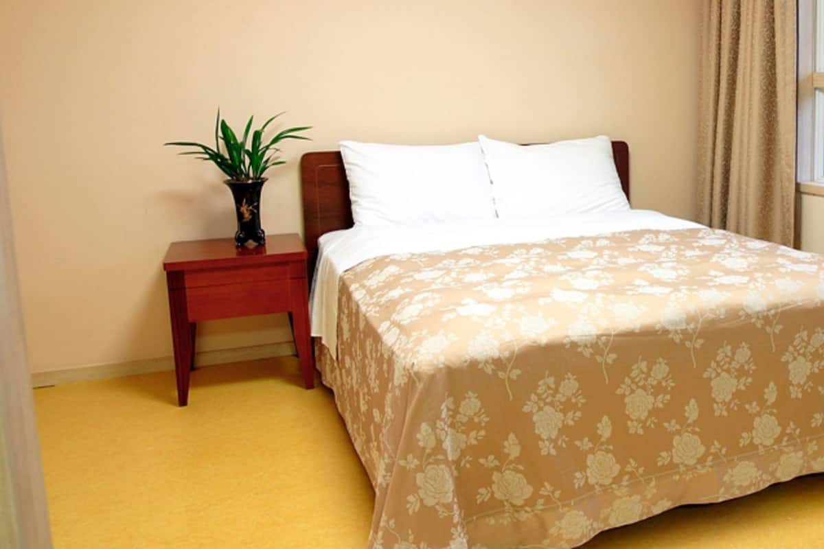 1 quarto, roupa de cama fornecida