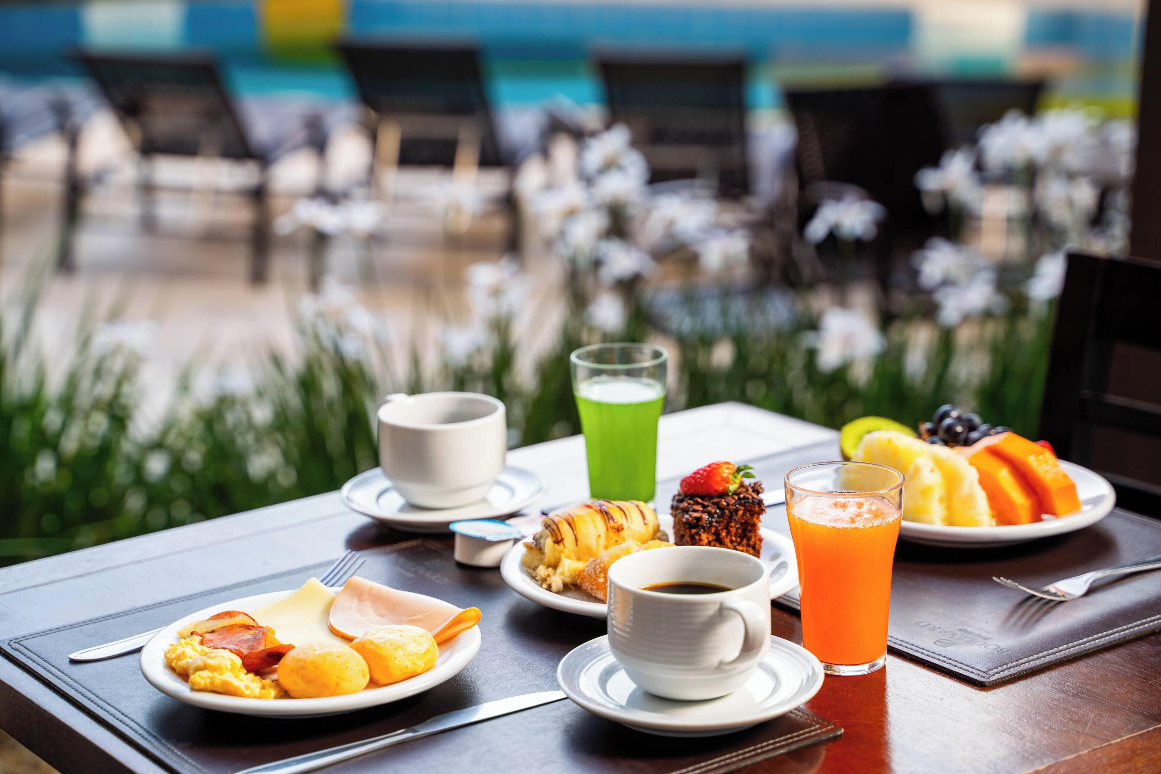 Café da manhã com buffet grátis todos os dias
