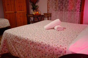 Quarto Quádruplo | Berços/camas para crianças, camas desdobráveis, Wi-fi grátis 